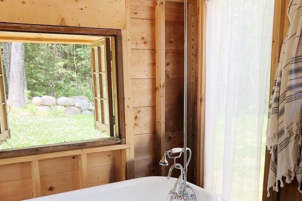 15 Sensational Accent Wall Designs to Boost Your Bathroom's Elegance ...