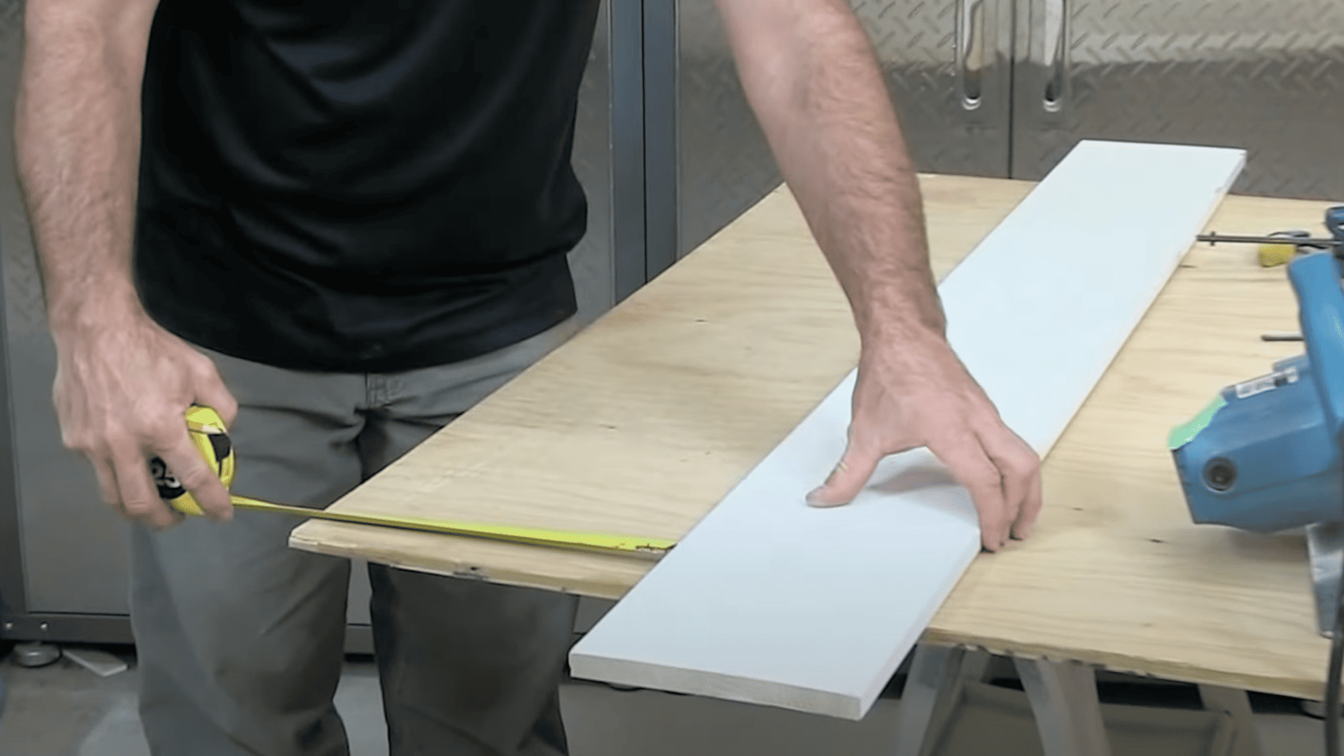 How to Make Straight Cuts with A Circular Saw: Easy Guide - HelpWithDIY