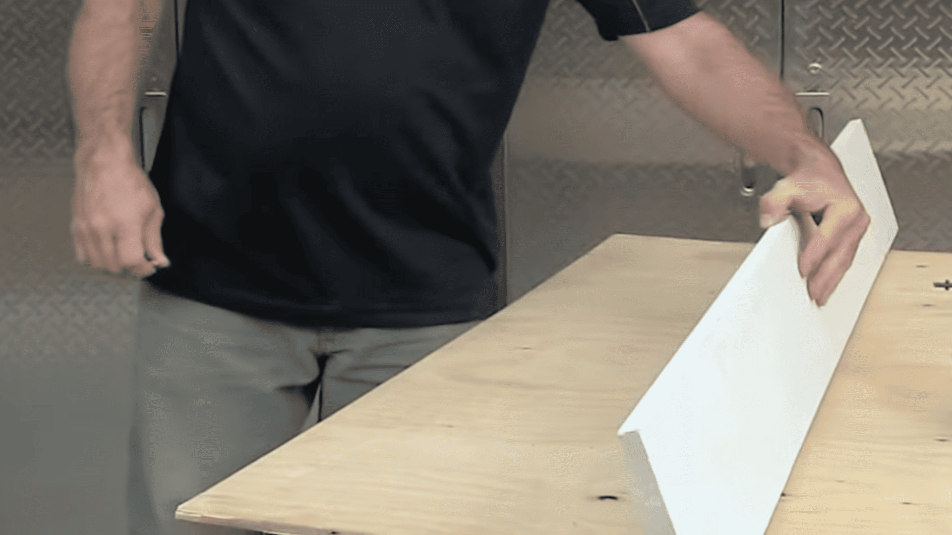 How to Make Straight Cuts with A Circular Saw: Easy Guide - HelpWithDIY